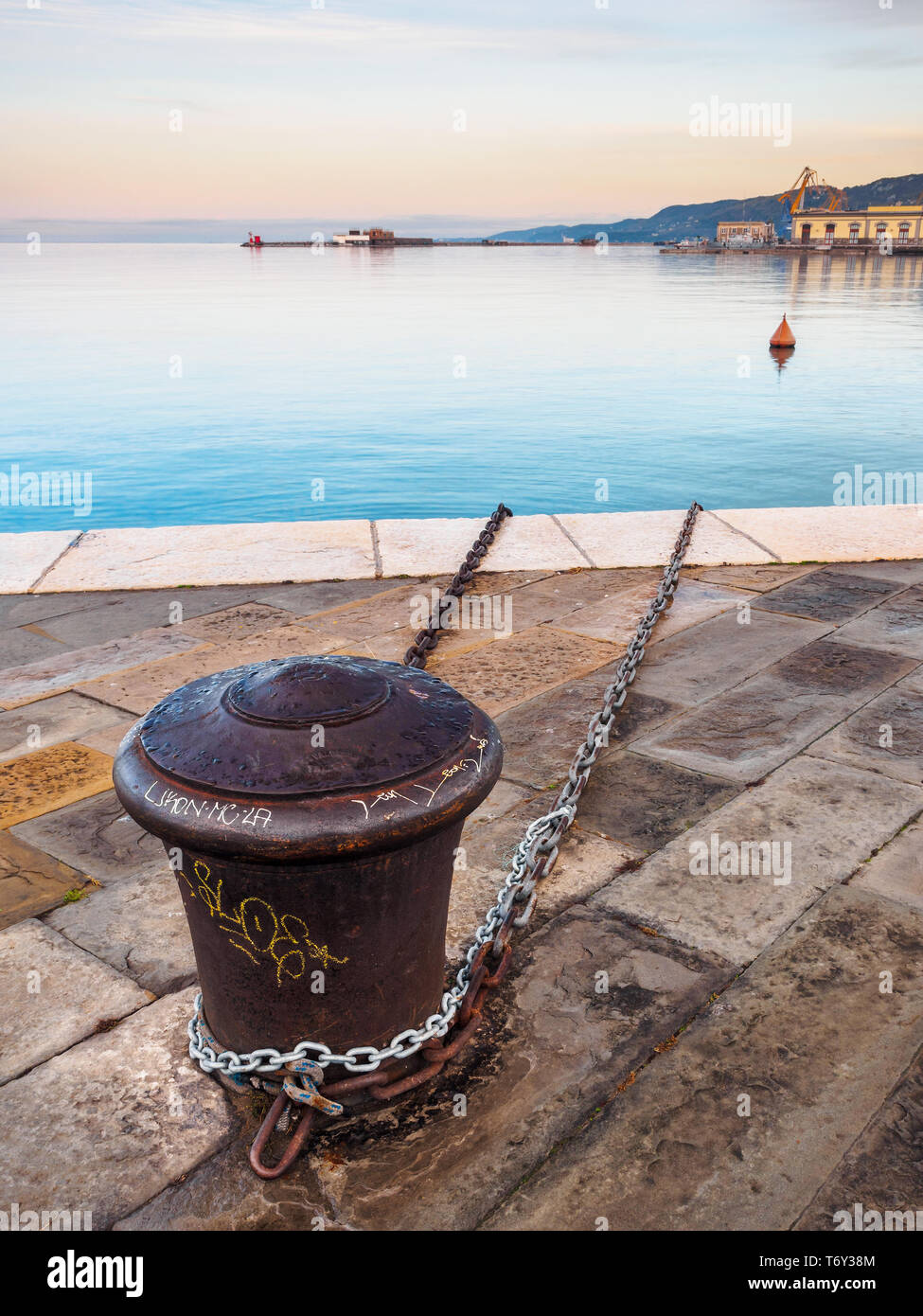 Medieval harbour crane hi-res stock photography and images - Alamy