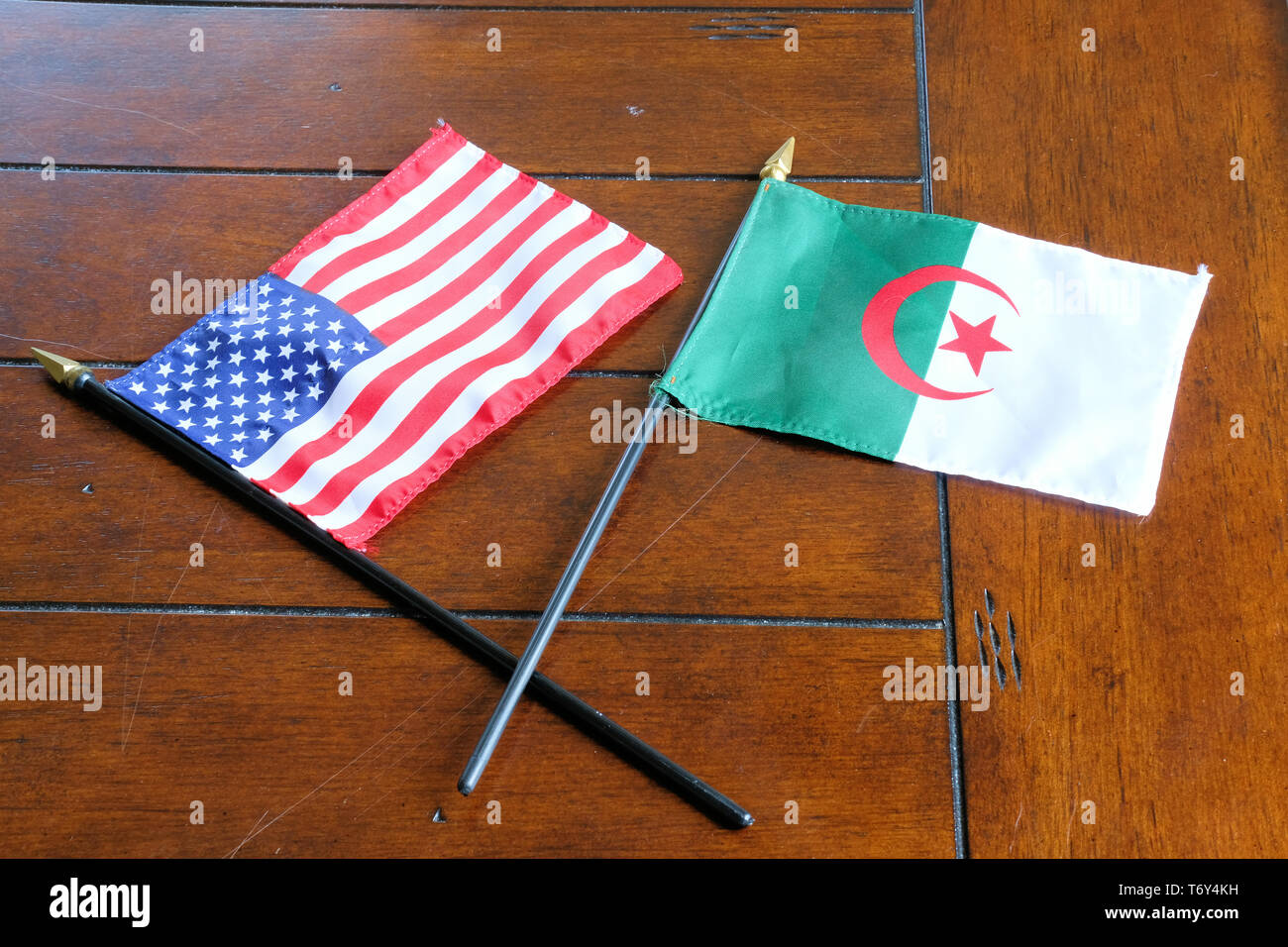 Flags of the United States and Pakistan on a wooden surface; Pakistani ...