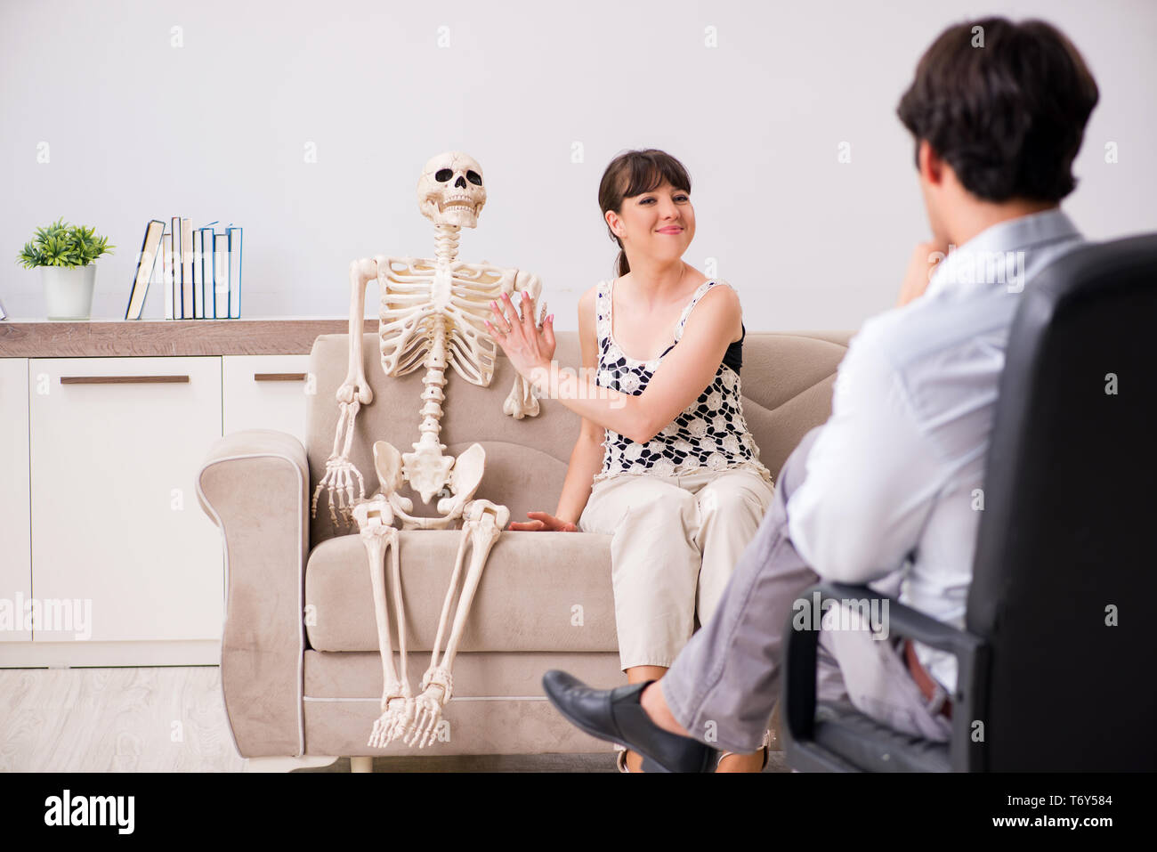 The young patient visiting psychologist for therapy Stock Photo - Alamy