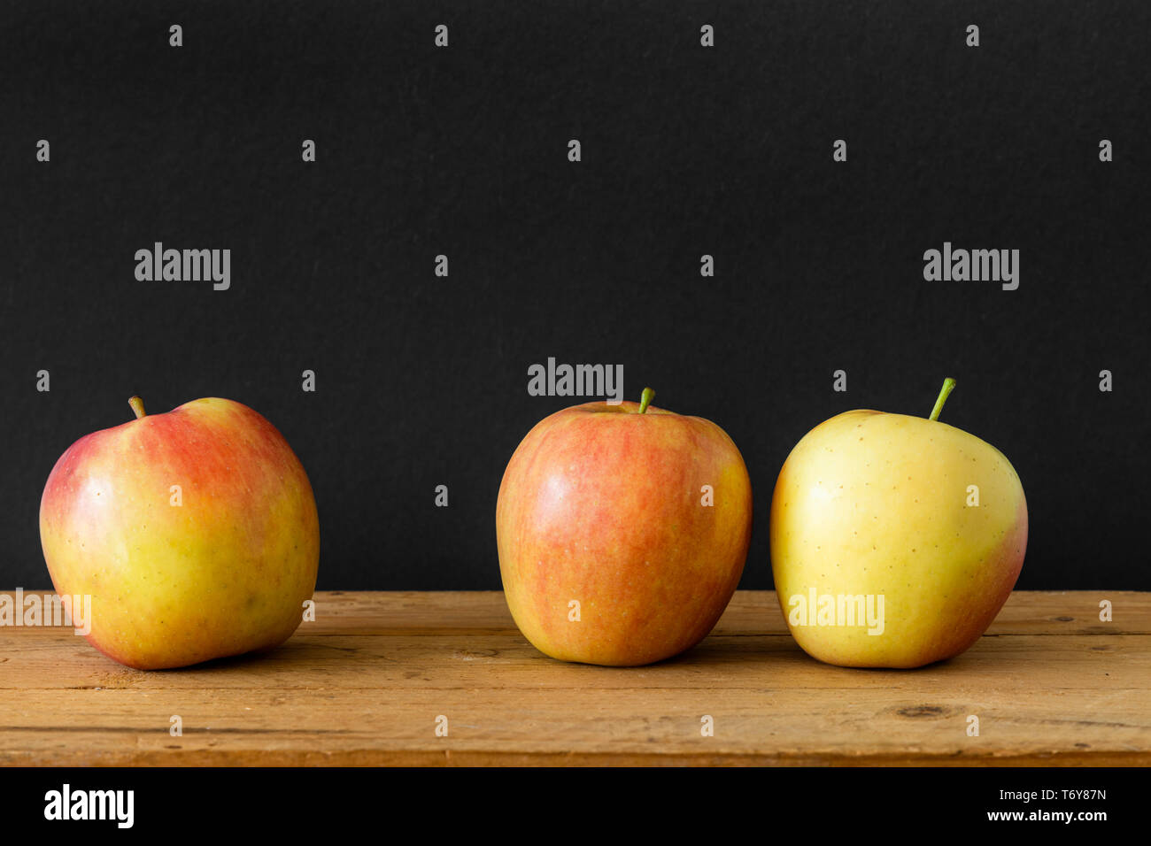 Three apples hi-res stock photography and images - Alamy