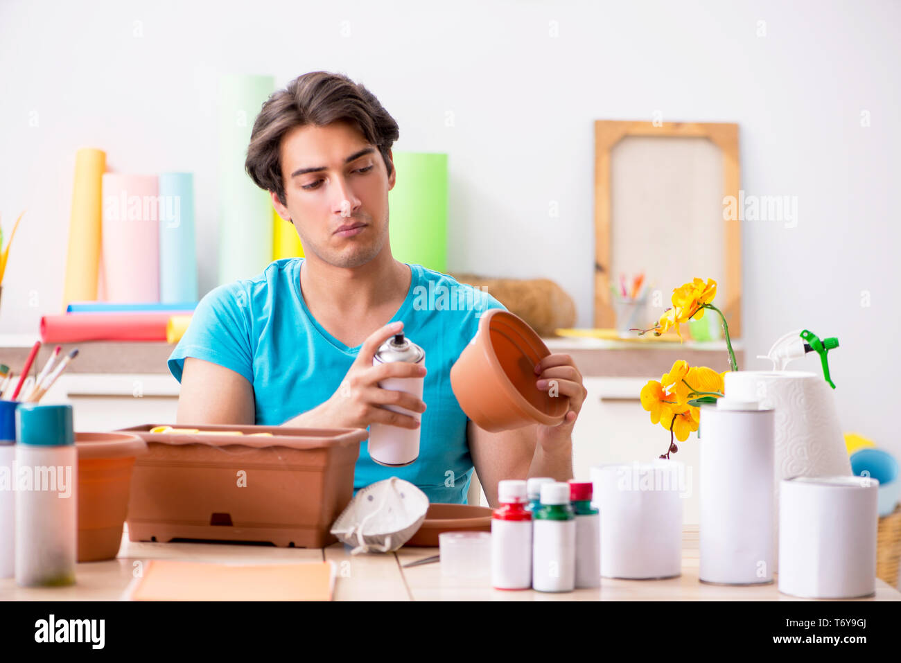 Man decorating pottery hi-res stock photography and images - Alamy