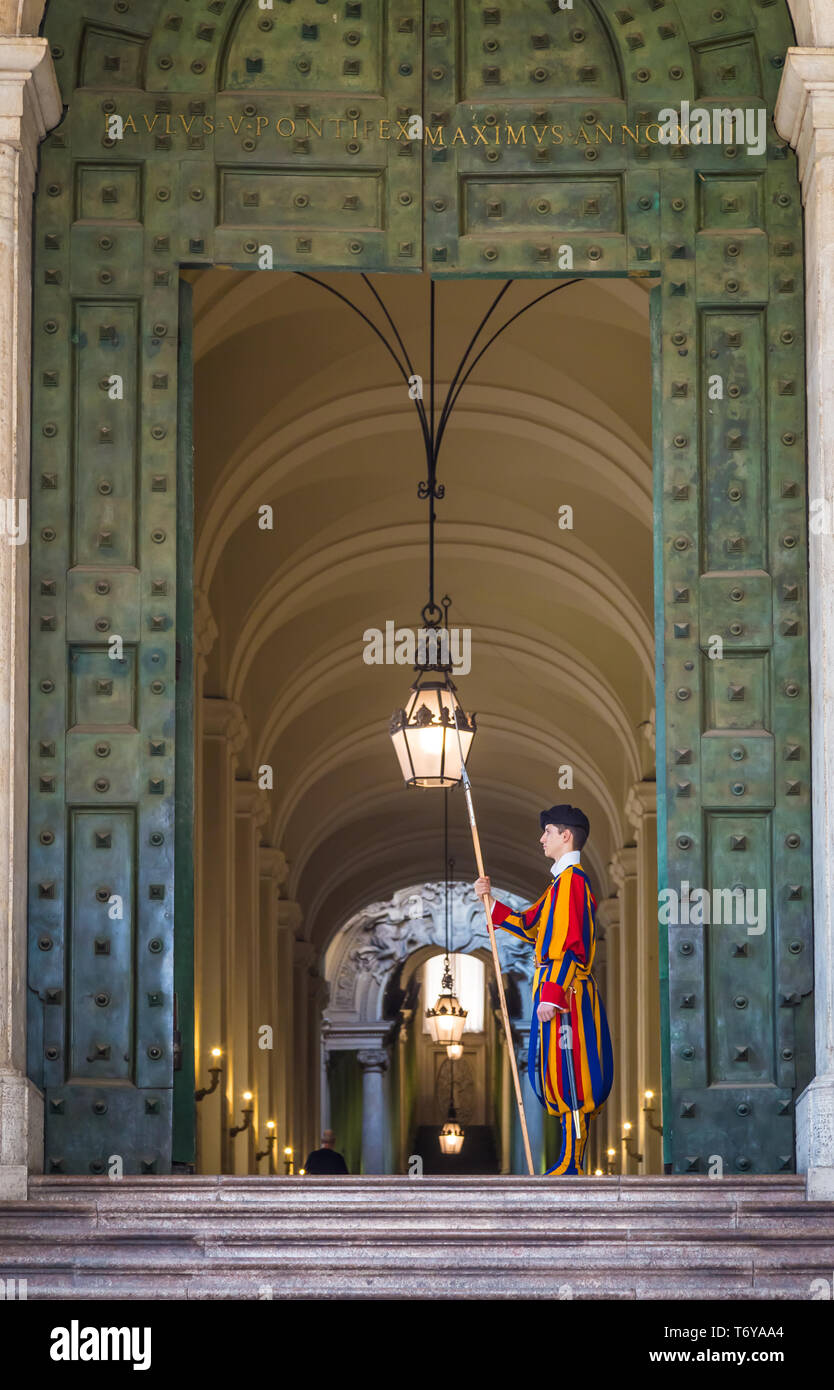 Pontifical Swiss Guard Stock Photo - Alamy