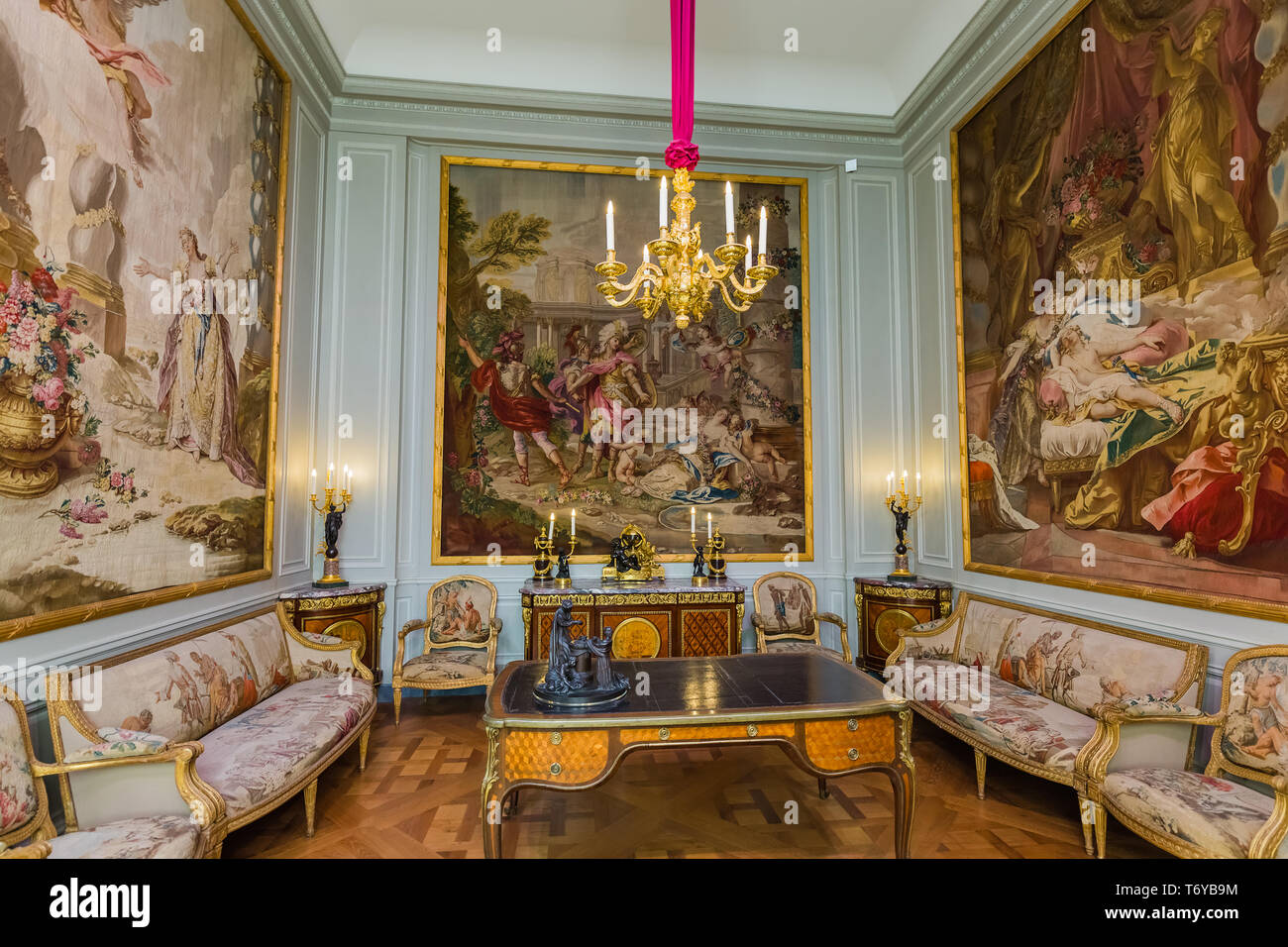 Louvre museum furniture hi-res stock photography and images - Alamy