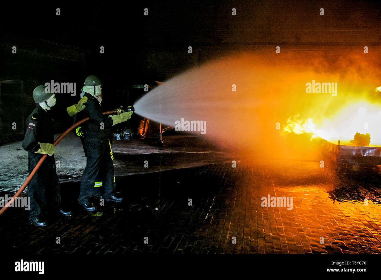 Firefighters training for fire fighting Stock Photo - Alamy