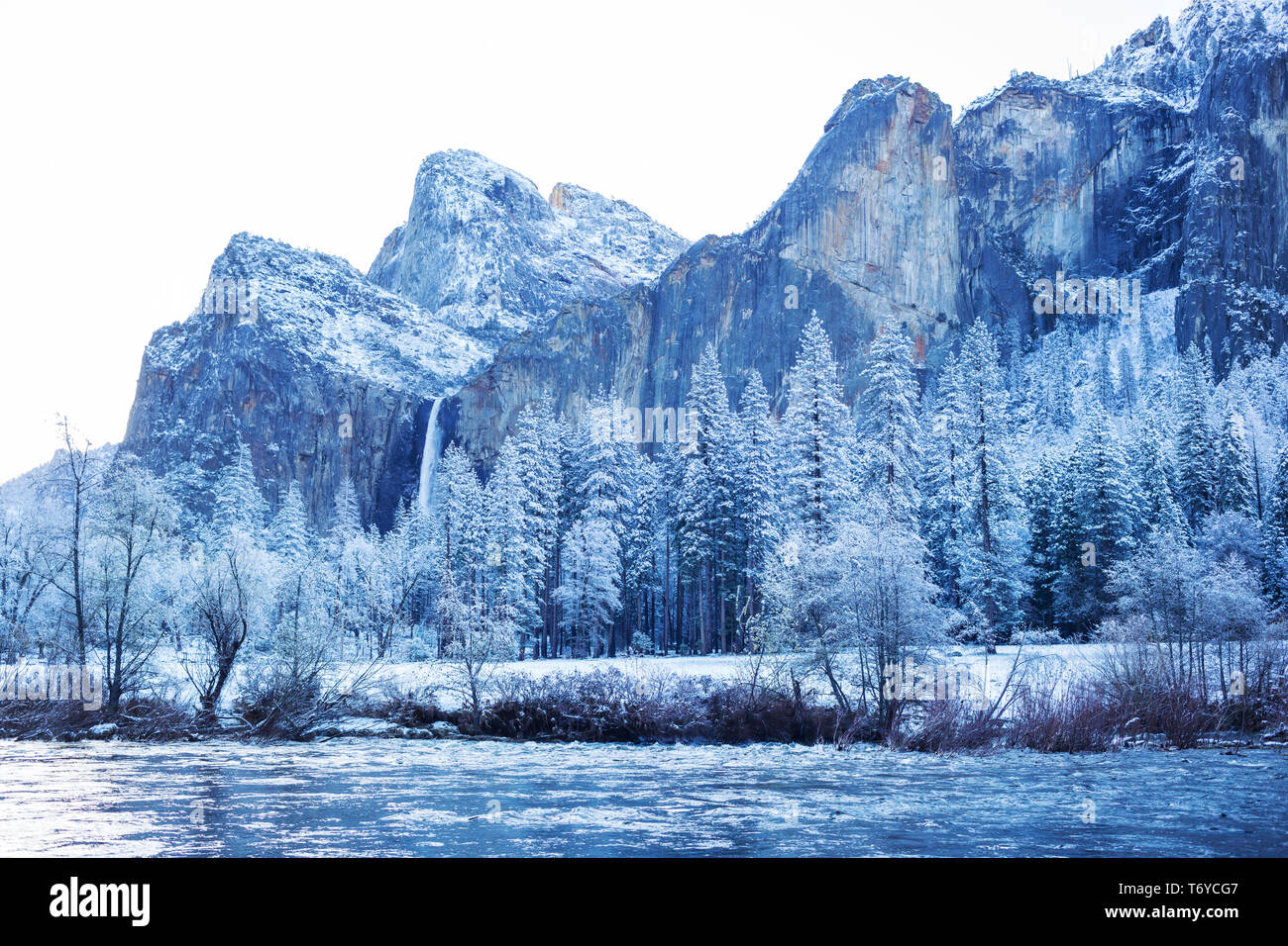 Snowy river in yosemite national park hi-res stock photography and ...