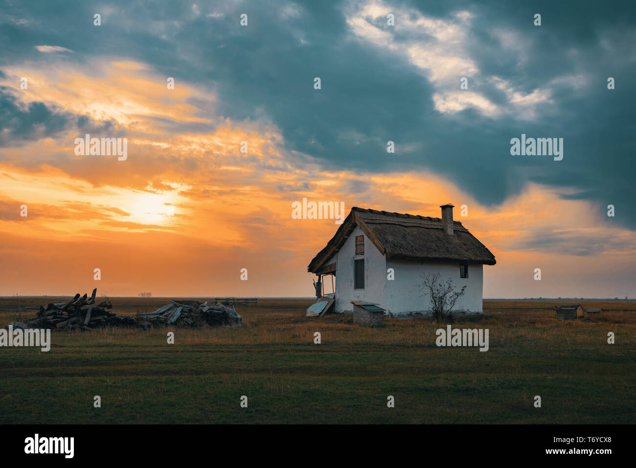 Traditional hungarian farm house hi-res stock photography and images ...