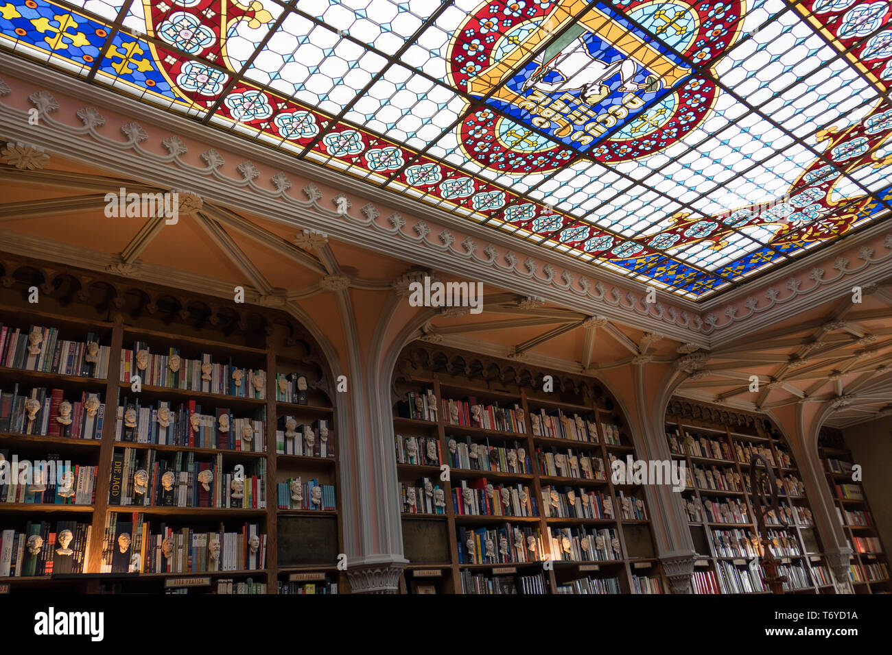 So many books hi-res stock photography and images - Alamy