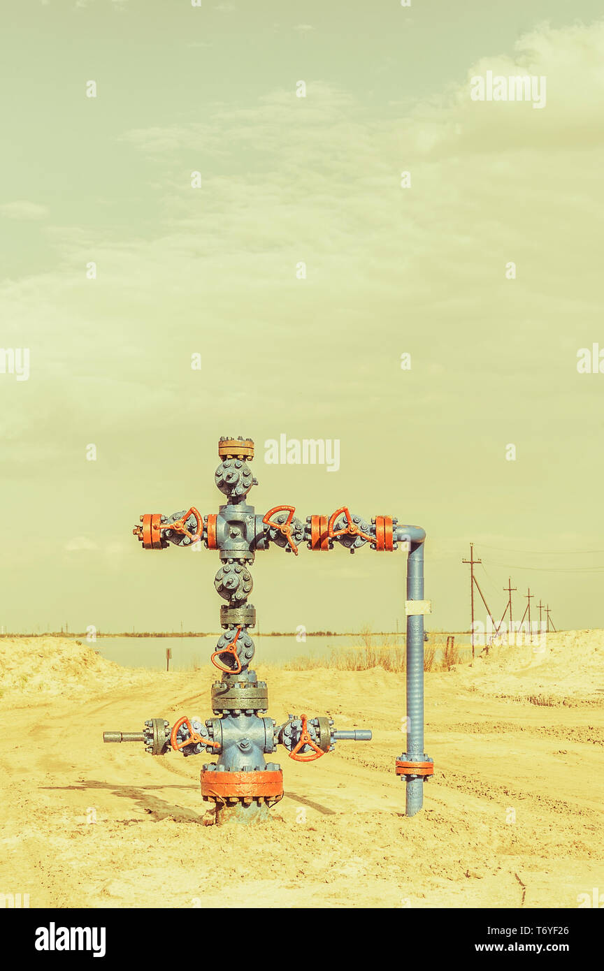 Wellheads hi-res stock photography and images - Alamy