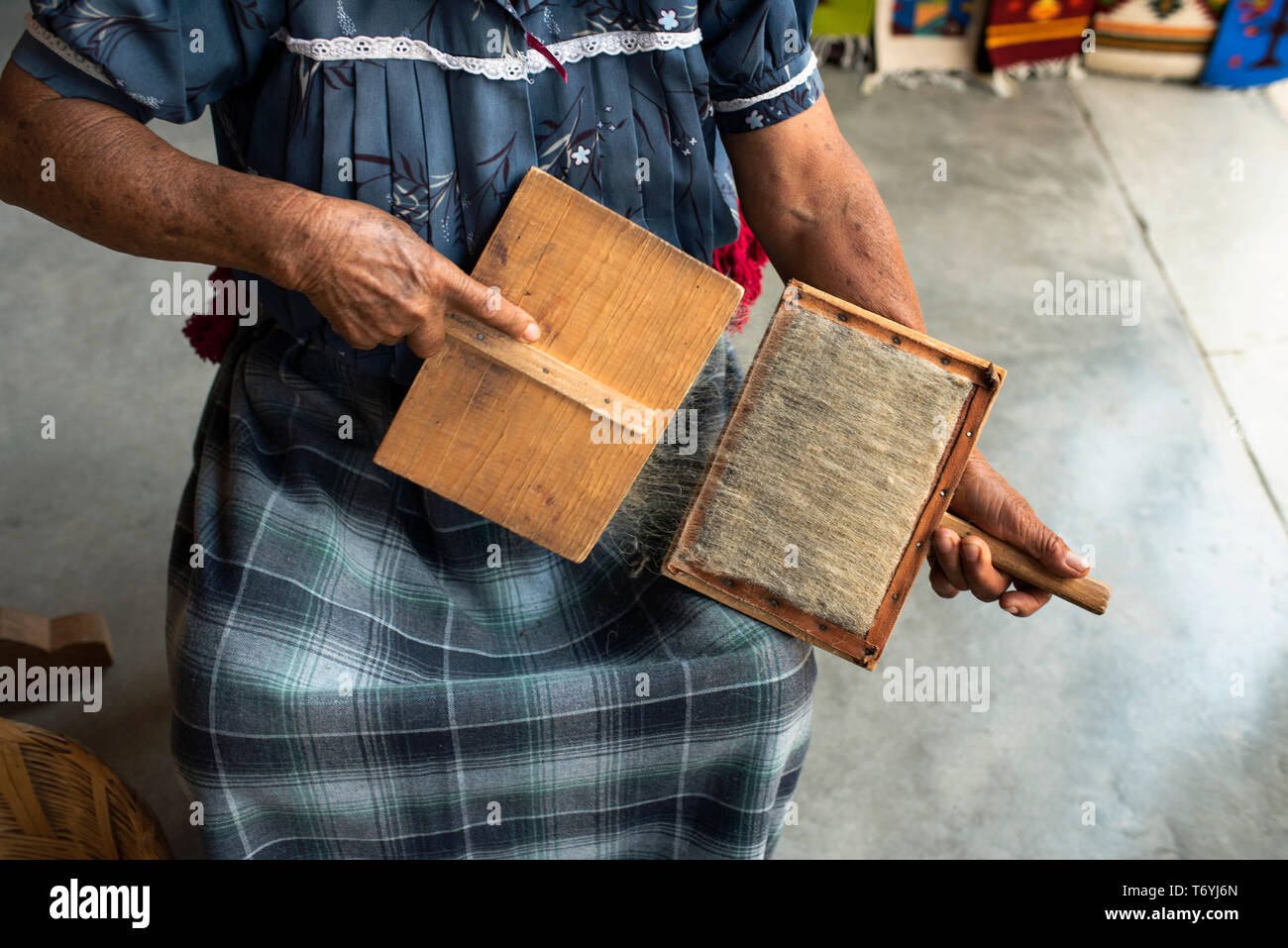 Wool combing hi-res stock photography and images - Alamy