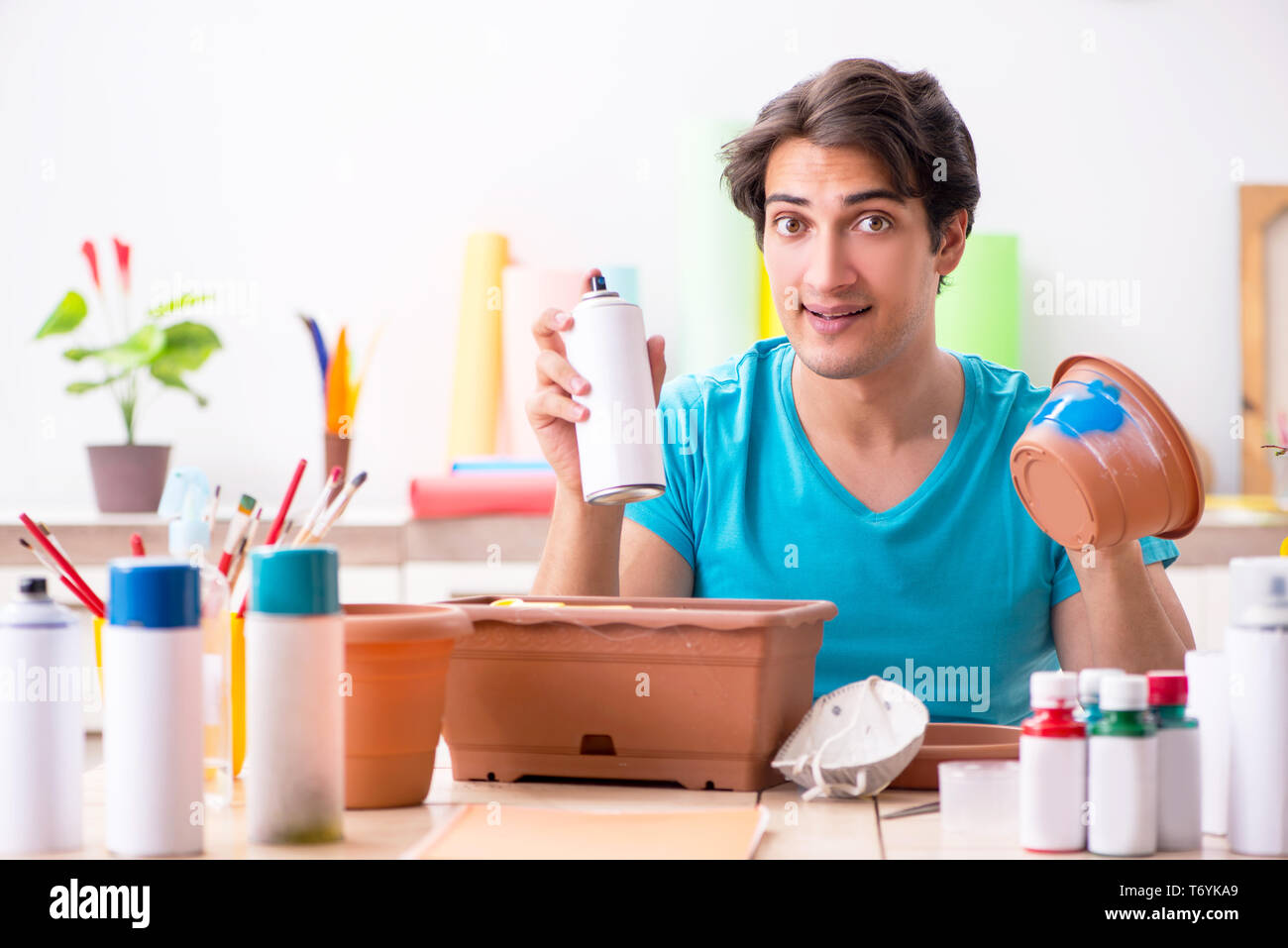 Man decorating pottery hi-res stock photography and images - Alamy