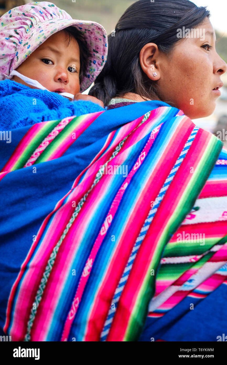 Carrying baby latin america hi-res stock photography and images - Alamy