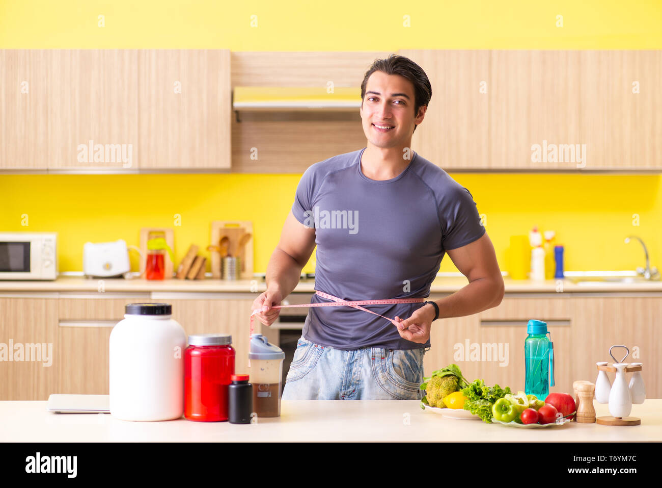 Muscle man eating protein hi-res stock photography and images - Alamy