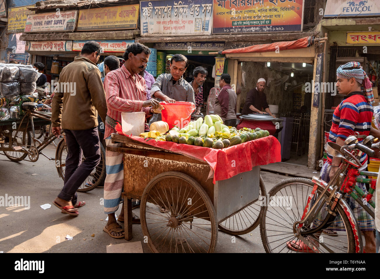 Street Scenes in old Dhaka, Bangladesh Stock Photo - Alamy