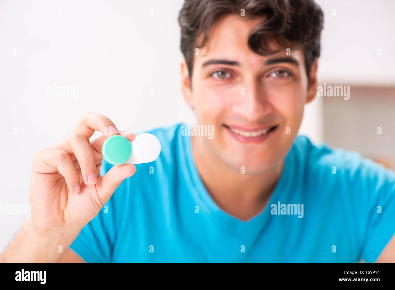 Man home happy eye contact hi-res stock photography and images - Alamy
