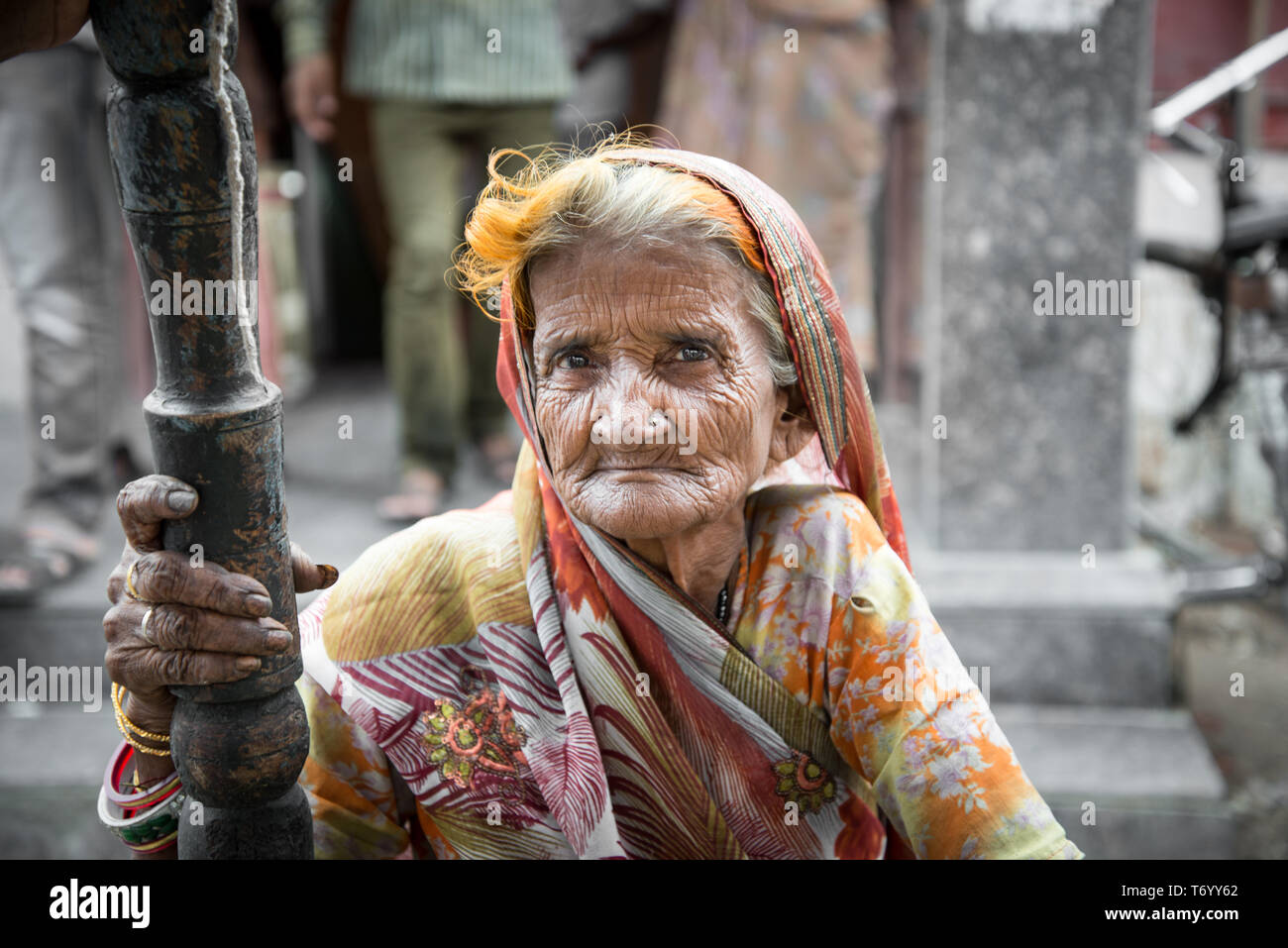 Indian woman in local market hi-res stock photography and images - Alamy
