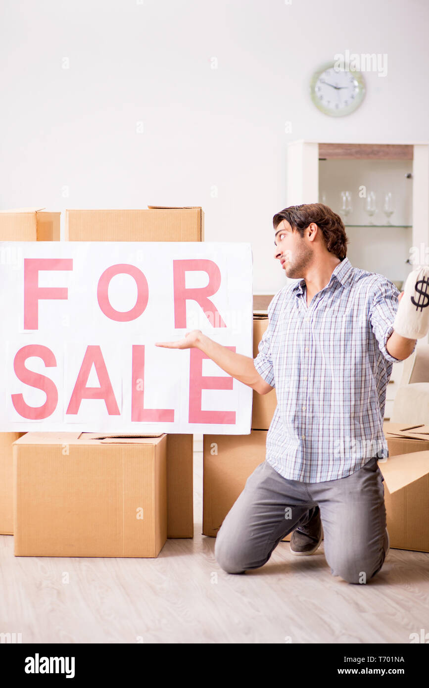 Moving out of home sad hi-res stock photography and images - Alamy