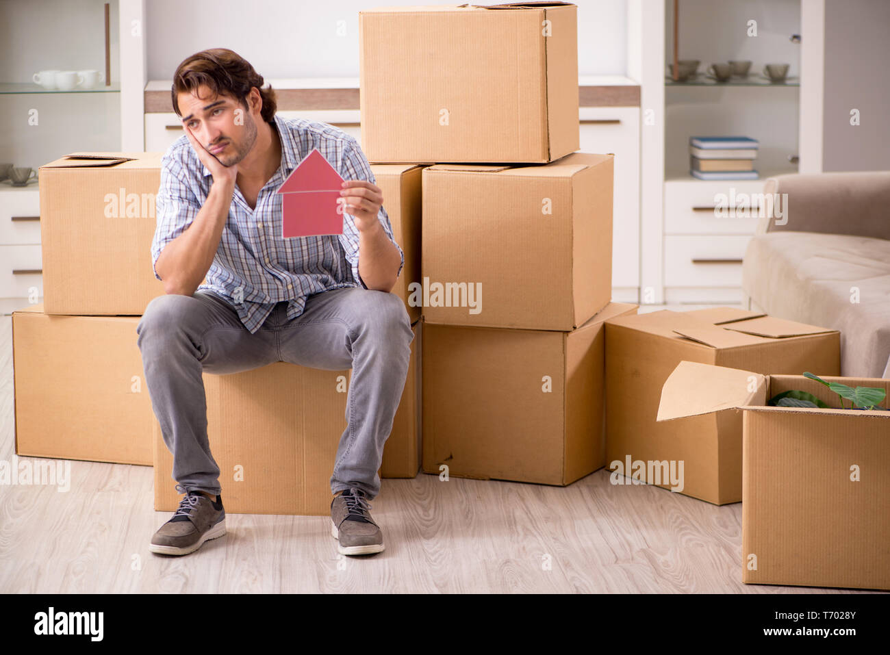 Moving out of home sad hi-res stock photography and images - Alamy