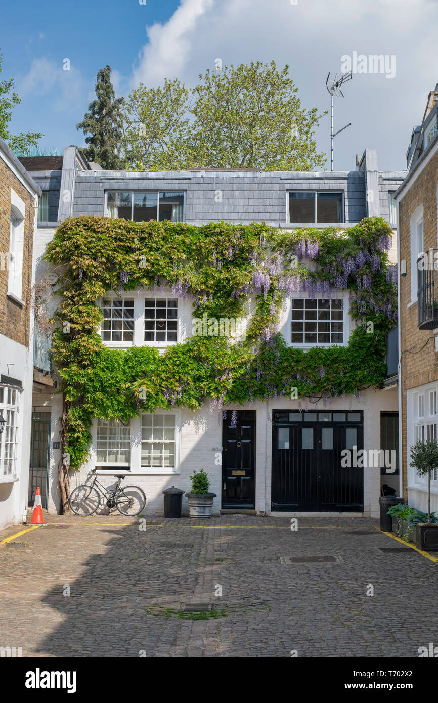 Front doors chelsea london hi-res stock photography and images - Alamy