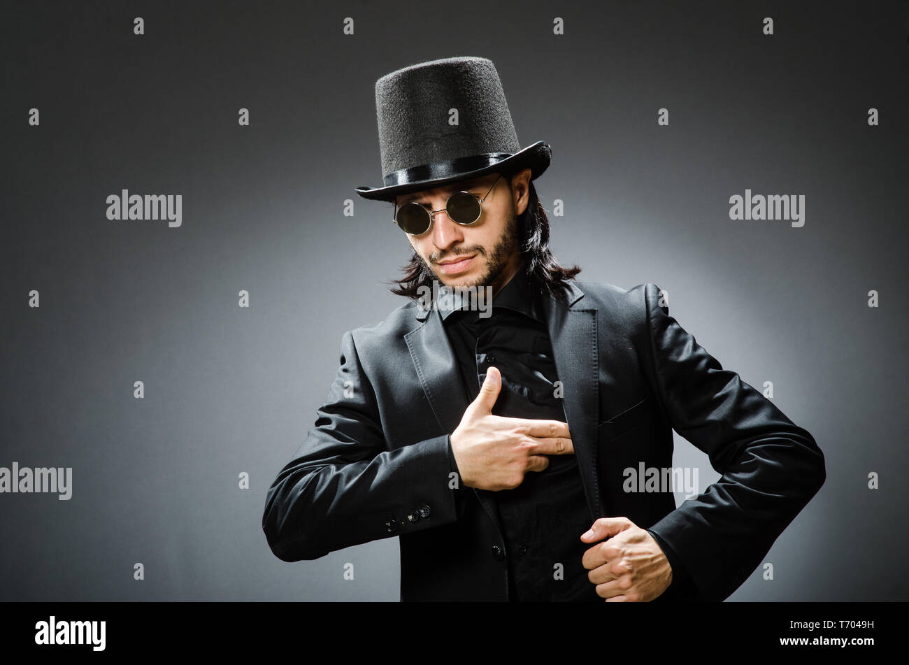Vintage concept with man wearing black top hat Stock Photo - Alamy
