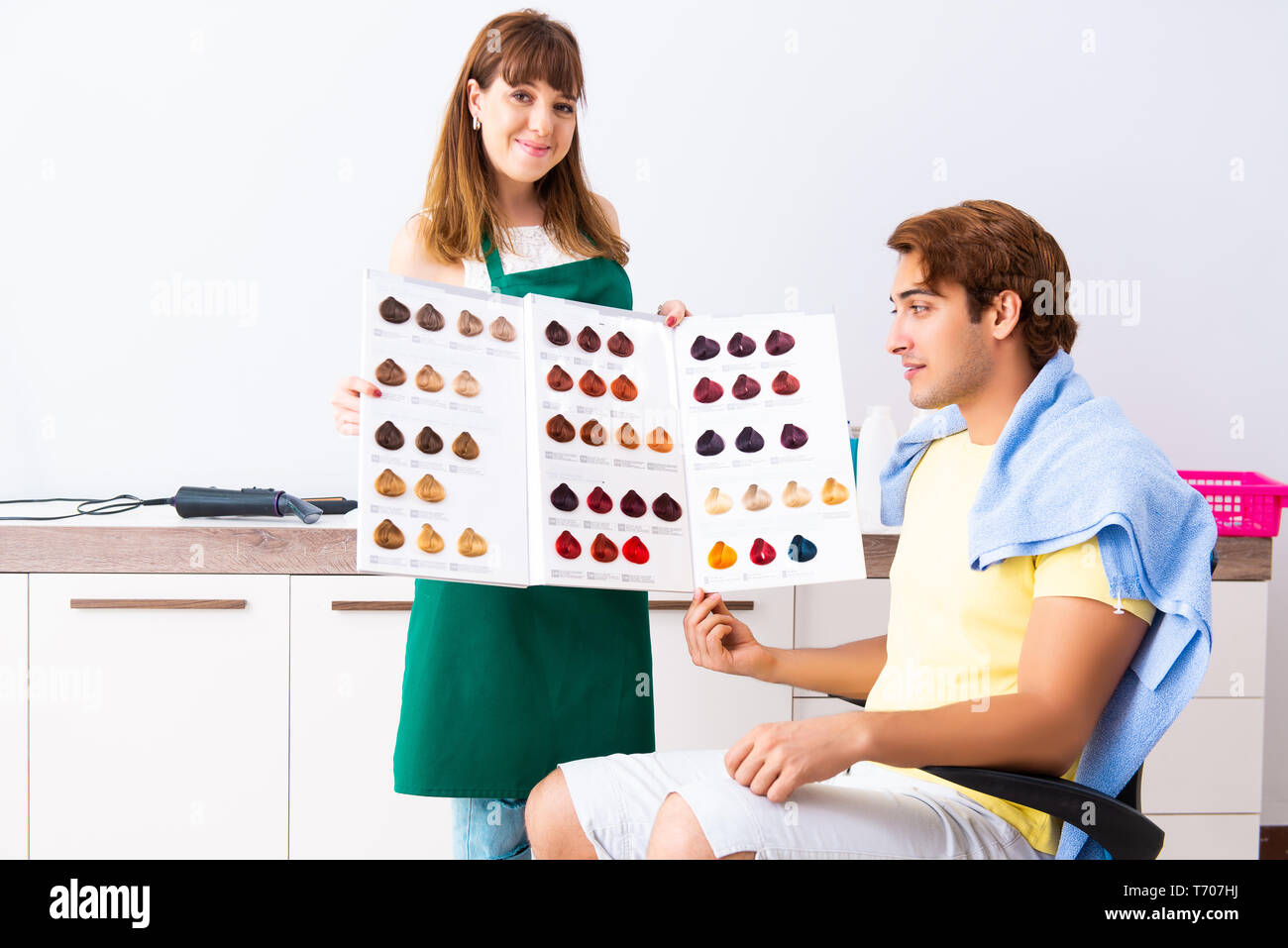 The woman hairdresser applying dye to man hair Stock Photo - Alamy