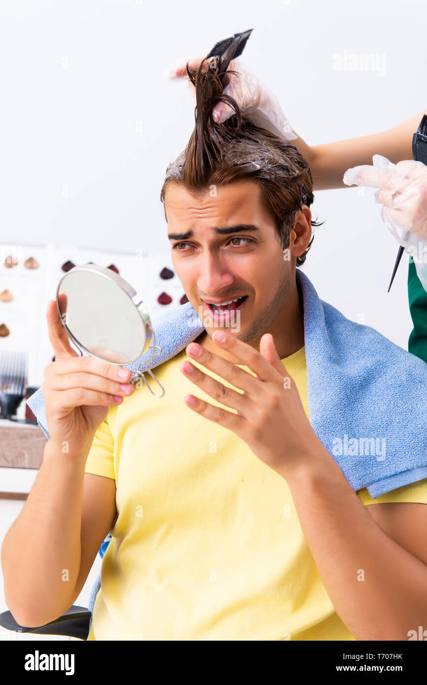 The woman hairdresser applying dye to man hair Stock Photo - Alamy