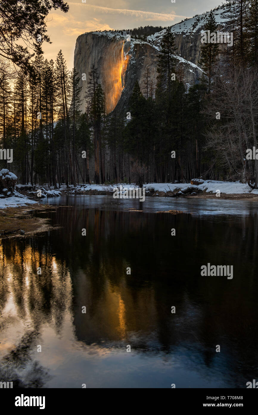 Yosemite firefalls hi-res stock photography and images - Alamy