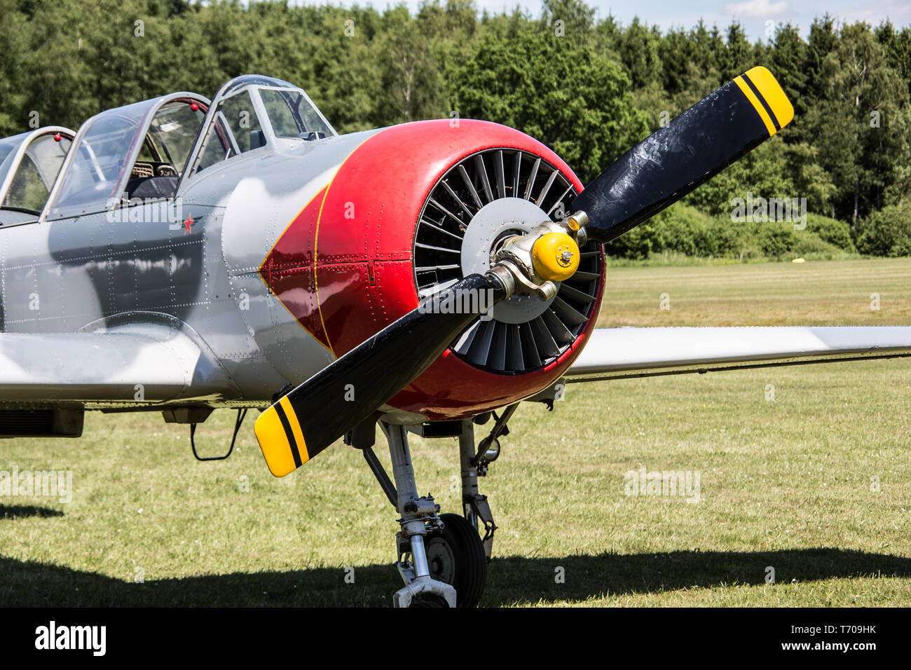 Propeller aircraft hi-res stock photography and images - Alamy