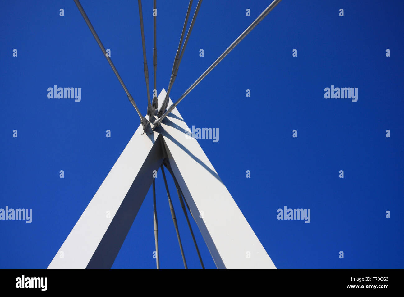 Strut hi-res stock photography and images - Alamy