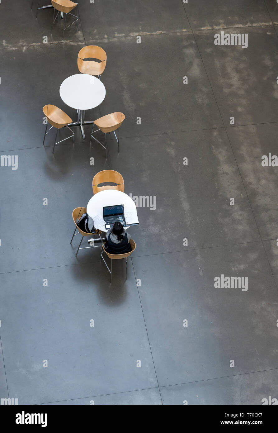 Students round tables with computer hi-res stock photography and images ...
