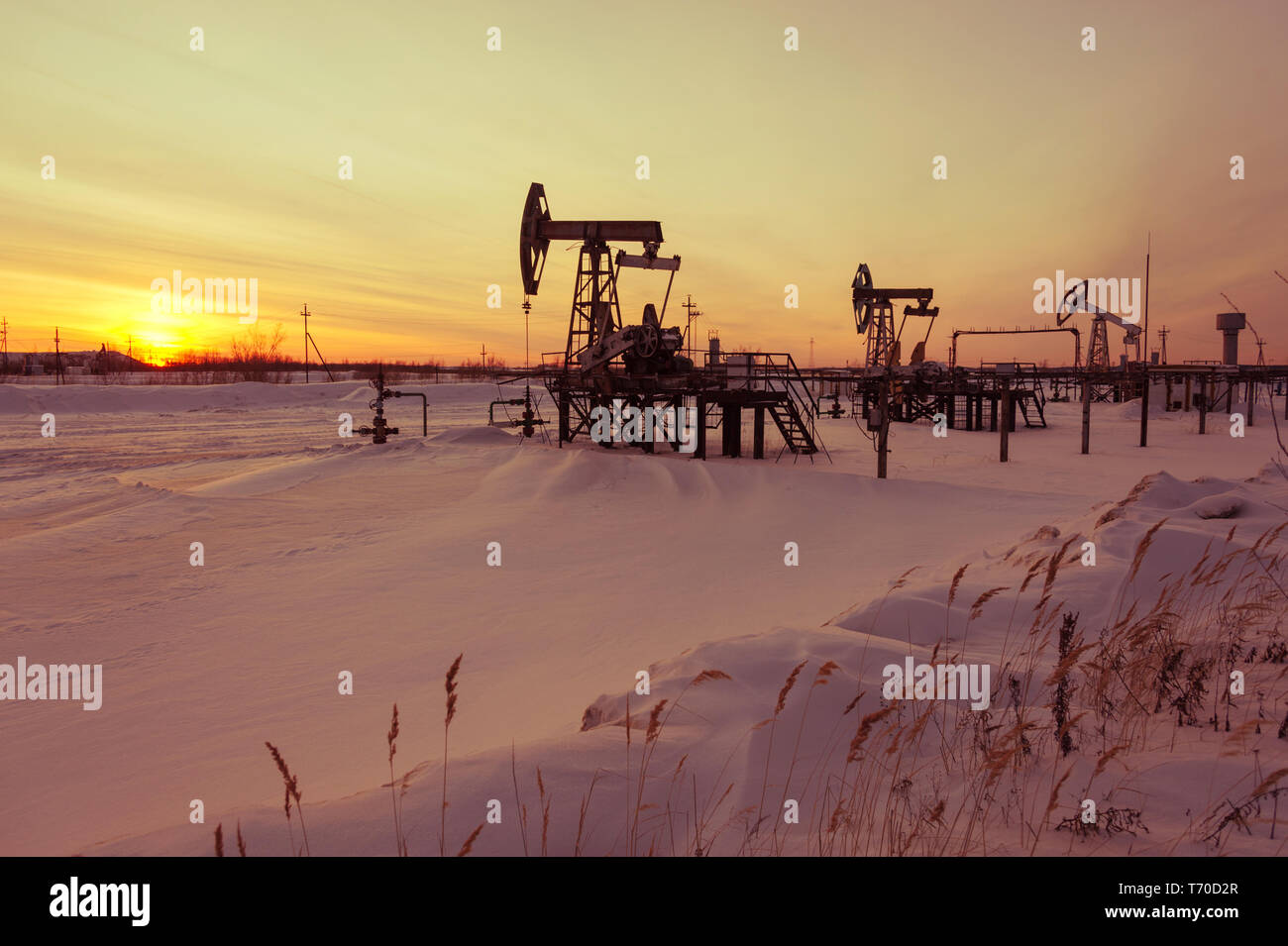 Petroleum extraction hi-res stock photography and images - Alamy