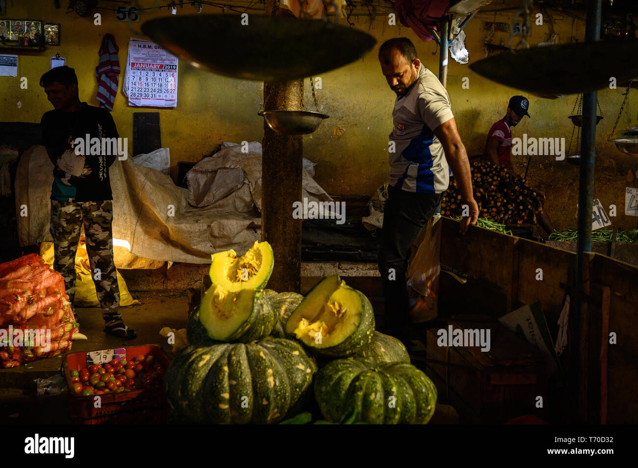 Vegetable vendors in Kandy Municipal Central Market, Kandy, Sri Lanka ...