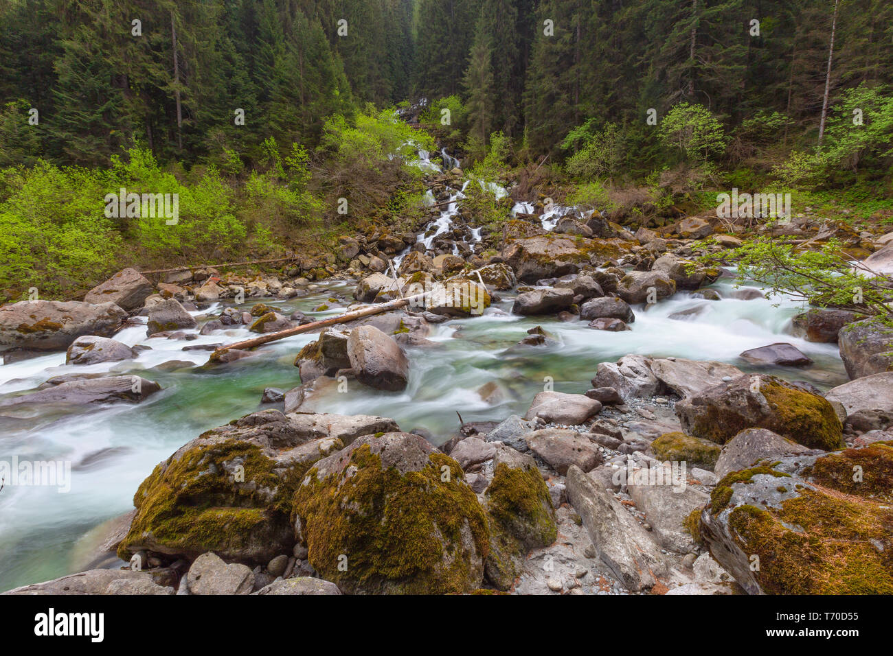 Mountains and mountain streams hi-res stock photography and images - Alamy