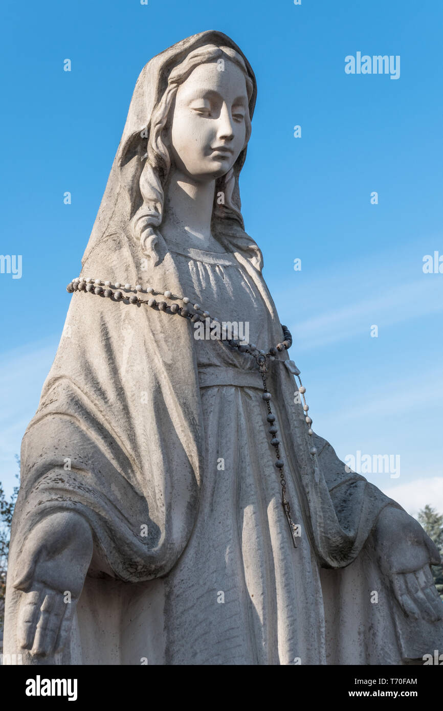 Statue of the Virgin Mary Stock Photo - Alamy