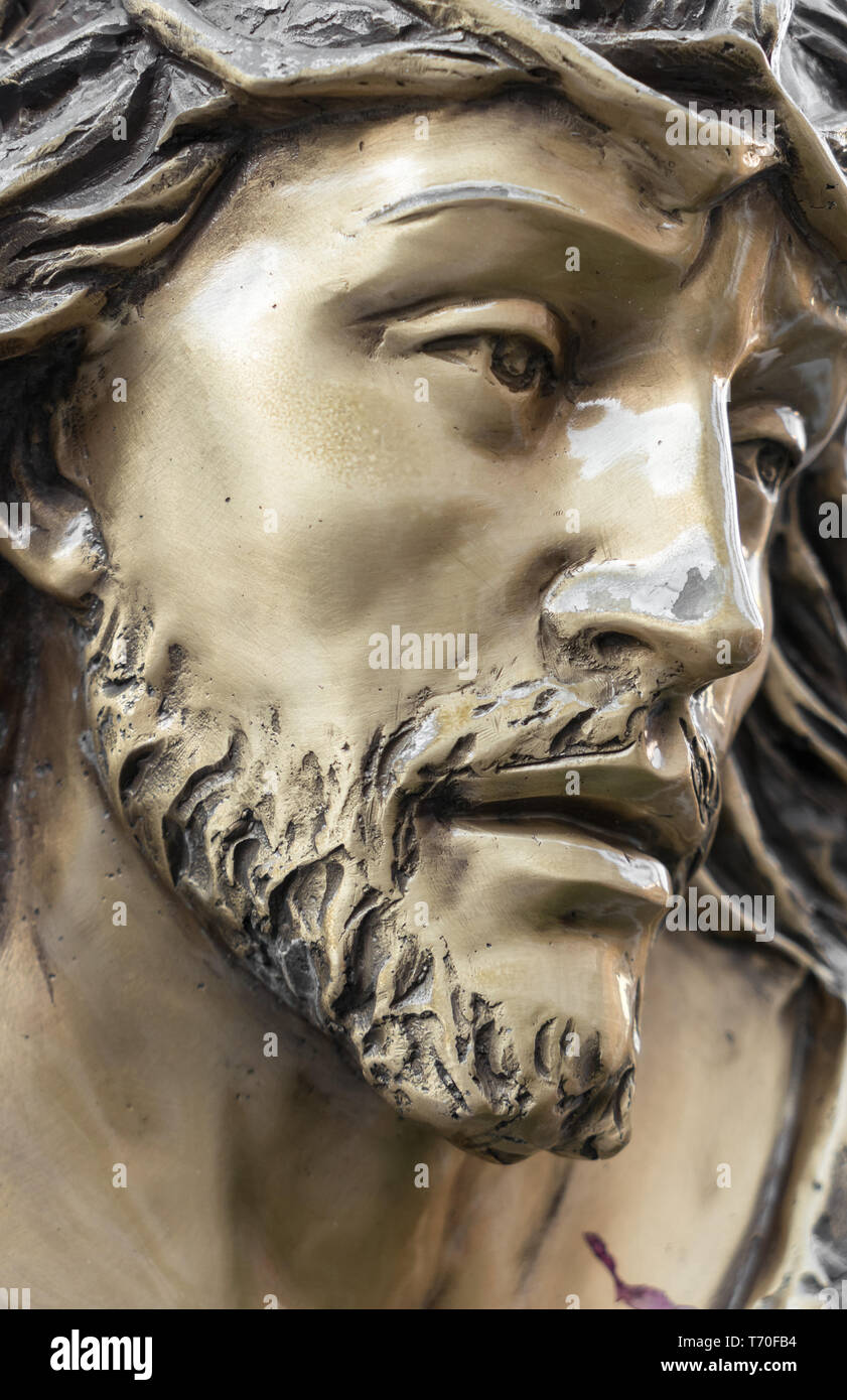 Bronze statue of the face of jesus Stock Photo - Alamy