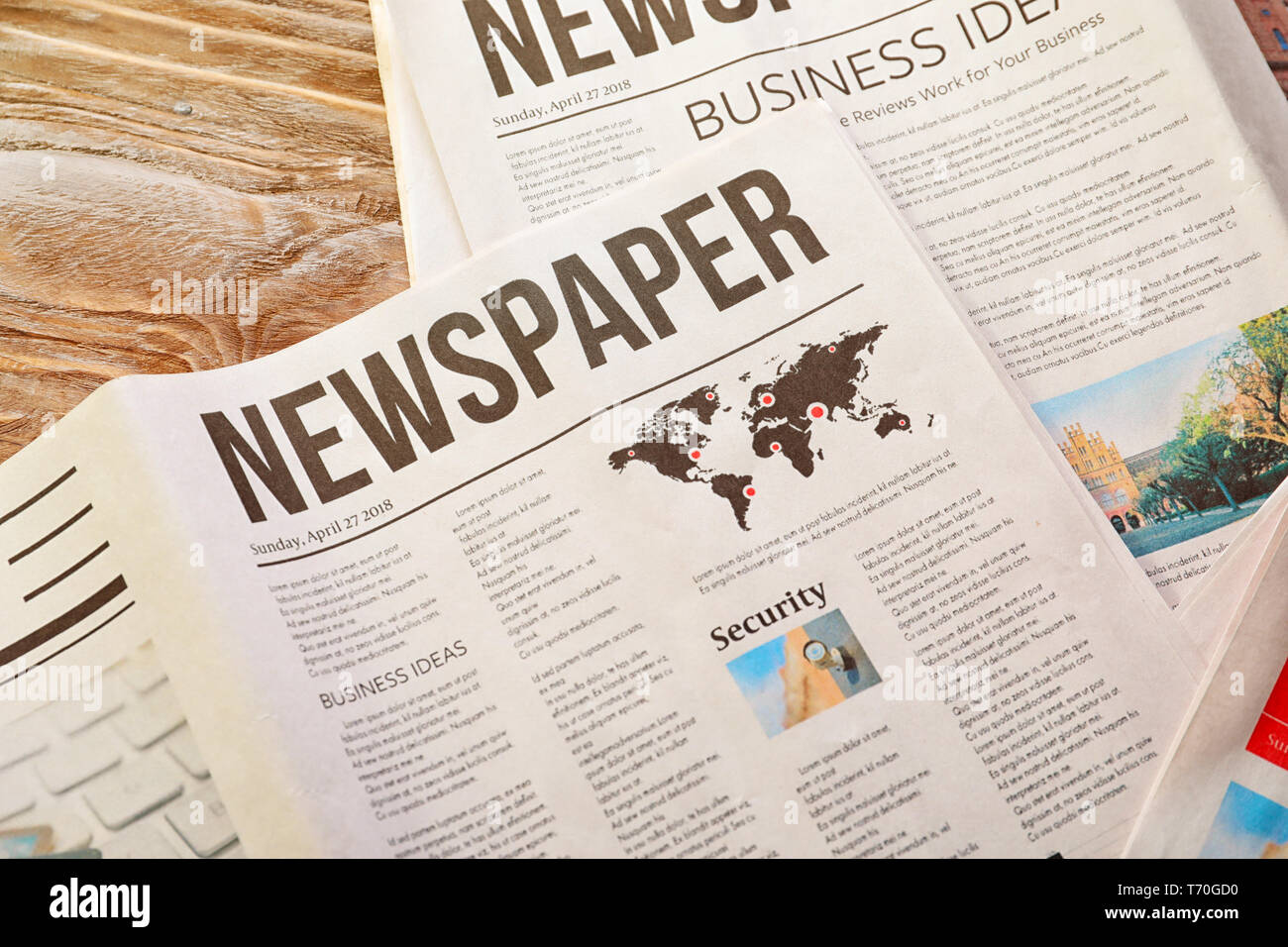 Newspapers on table hi-res stock photography and images - Alamy