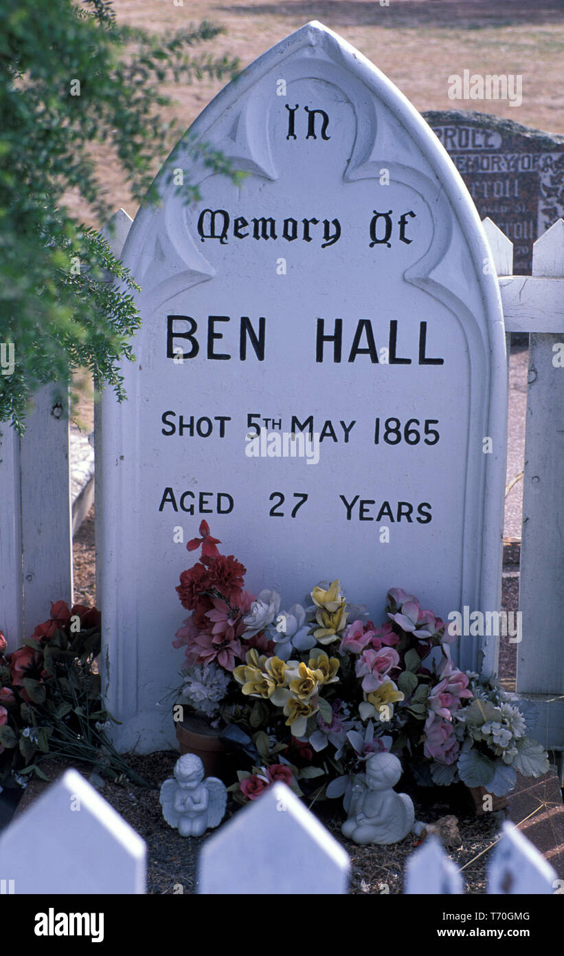 GRAVE OF BEN HALL THE BUSHRANGER, FORBES CEMETERY, NEW SOUTH WALES ...