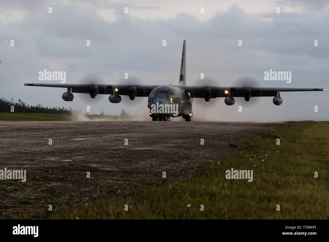 Parachute riggers hi-res stock photography and images - Alamy
