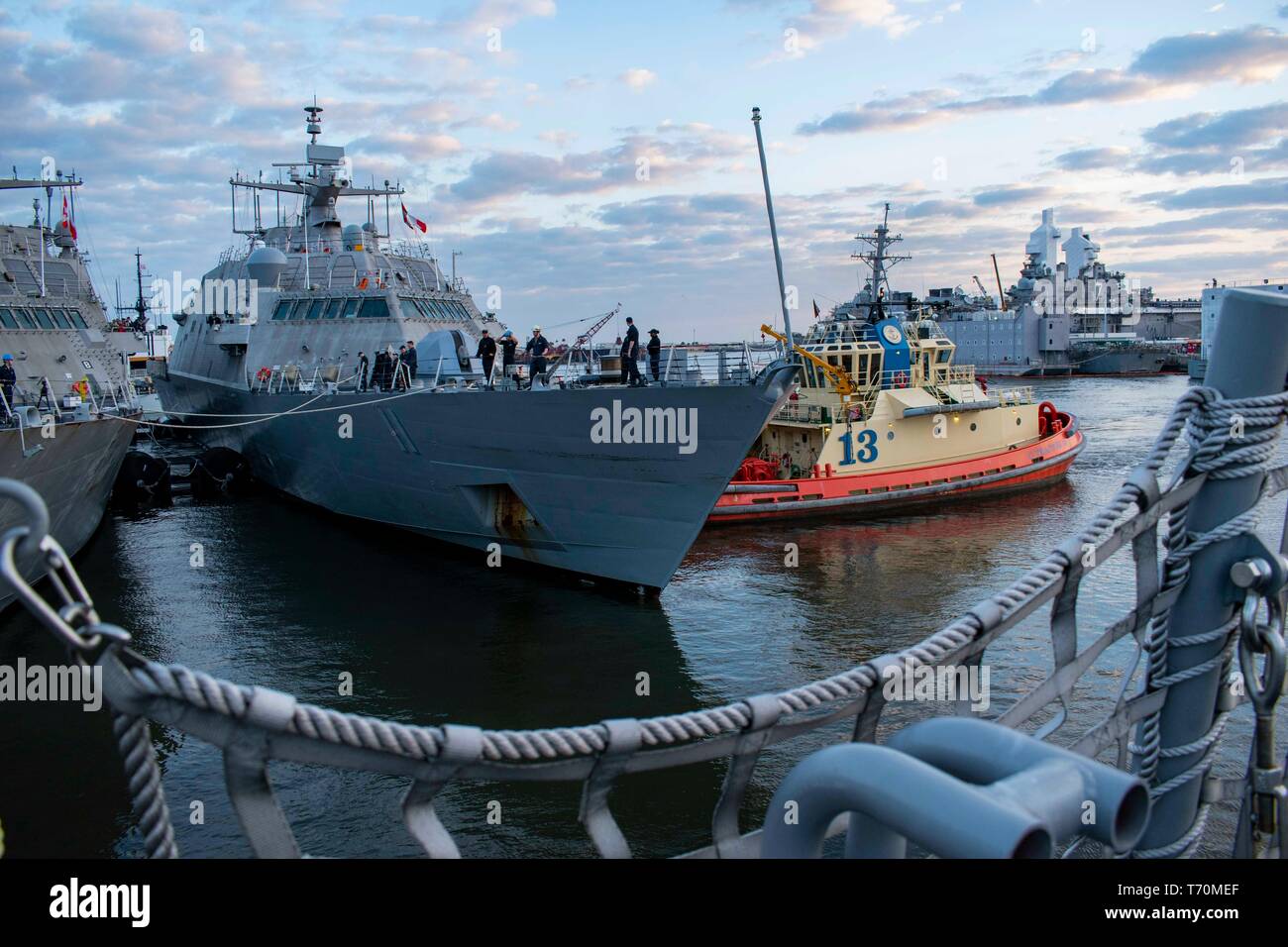 190325-N-RL695-034 NAVAL STATION MAYPORT, Fla. (March 25, 2019) The ...