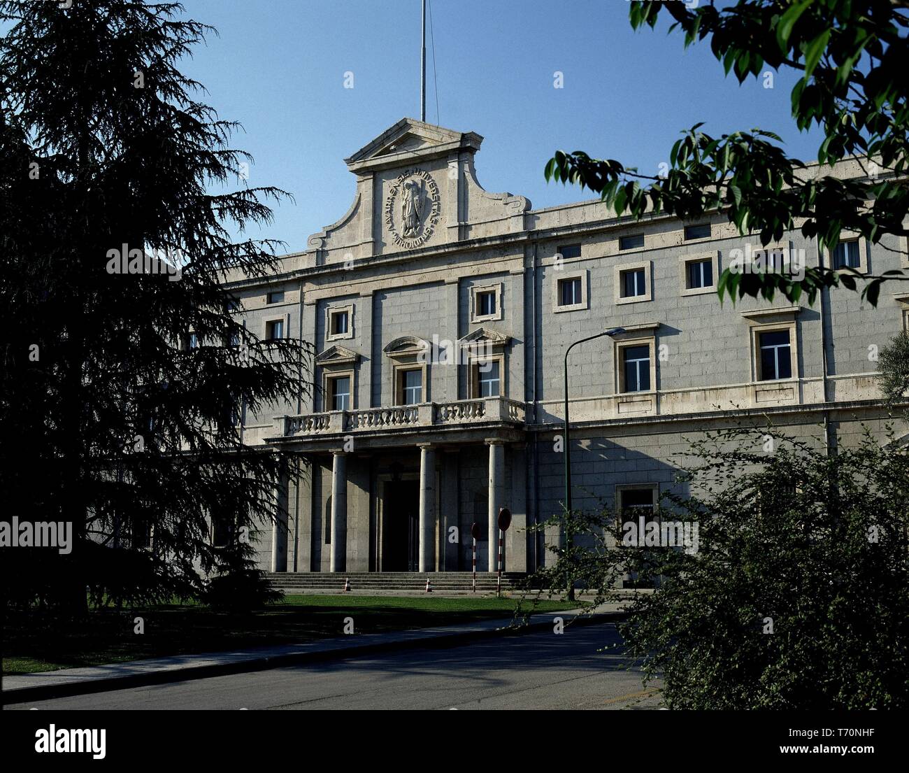EDIFICIO CENTRAL DE LA UNIVERSIDAD. Location: UNIVERSIDAD. Pamplona ...