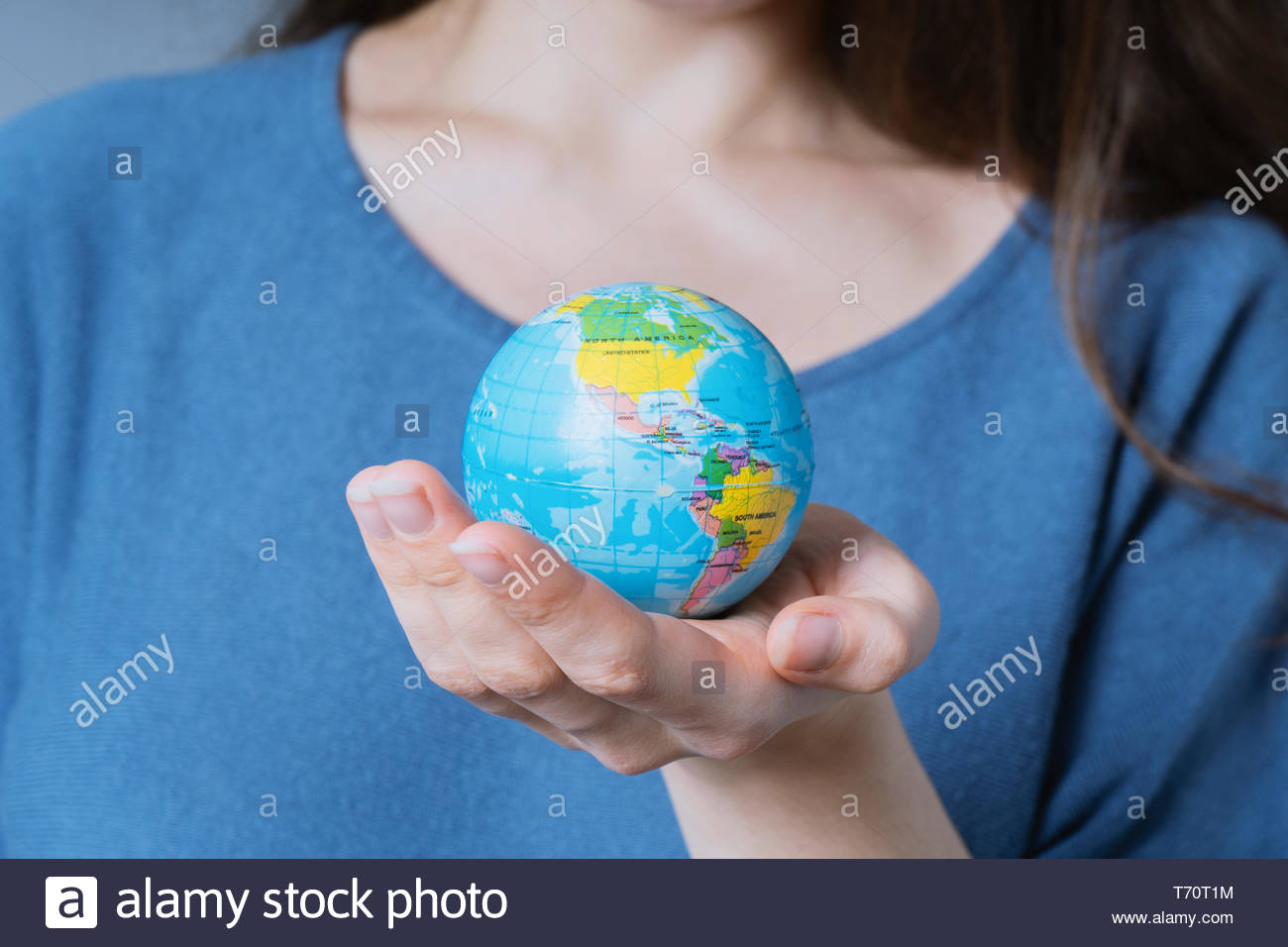 Hand Holding World Globe Hands Stock Photos & Hand Holding World Globe ...
