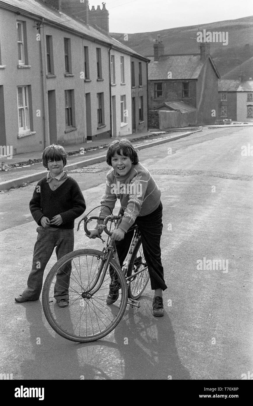Black boys 1970s hi-res stock photography and images - Alamy