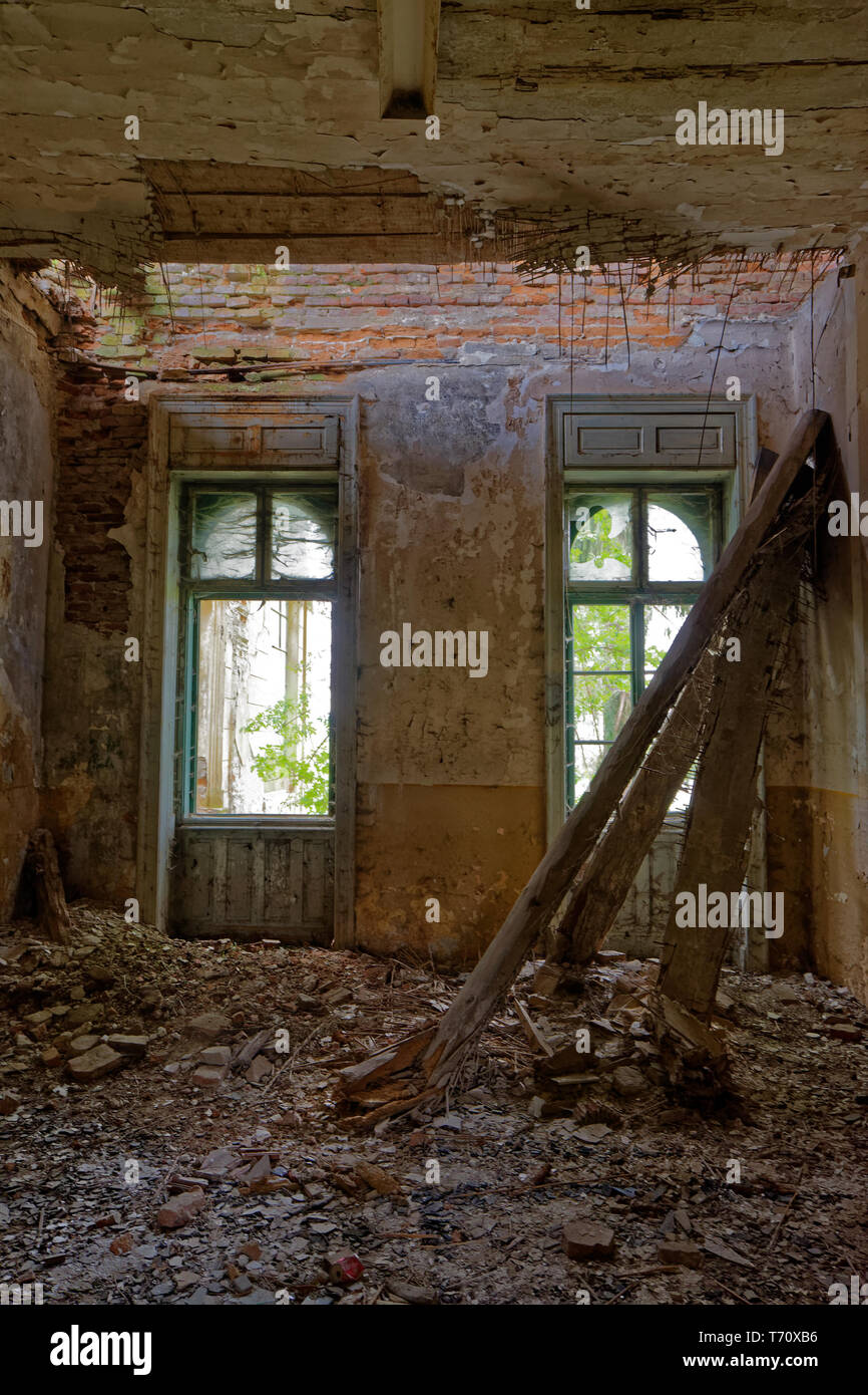 Caved in ceiling hi-res stock photography and images - Alamy