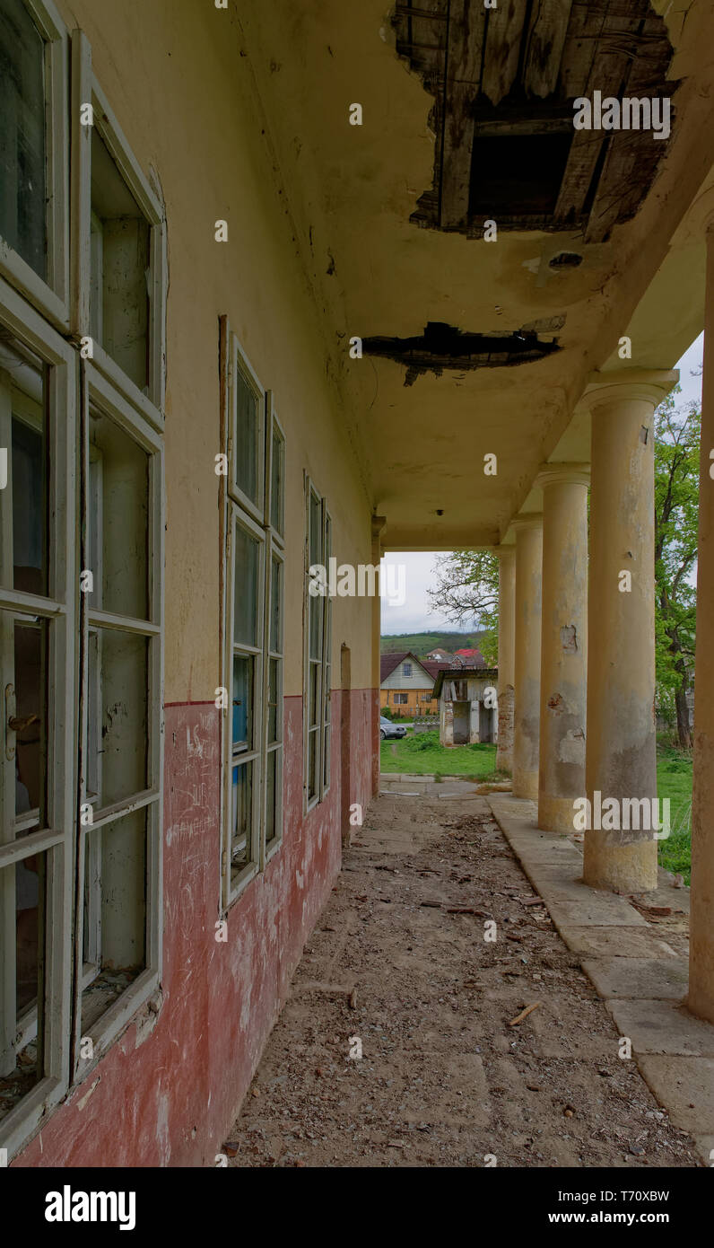 Veranda columns hi-res stock photography and images - Alamy