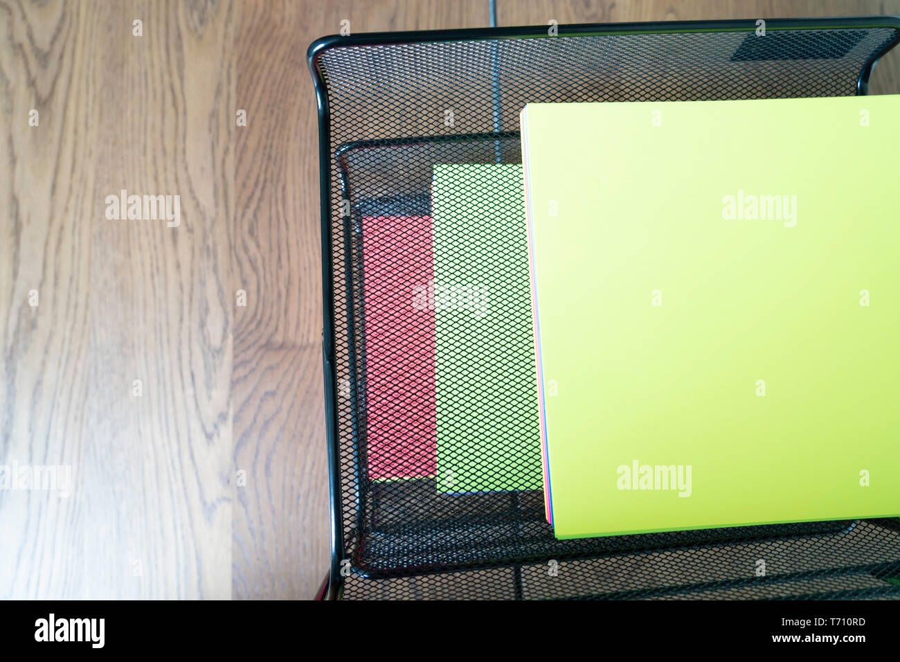 Pending tray hi-res stock photography and images - Alamy