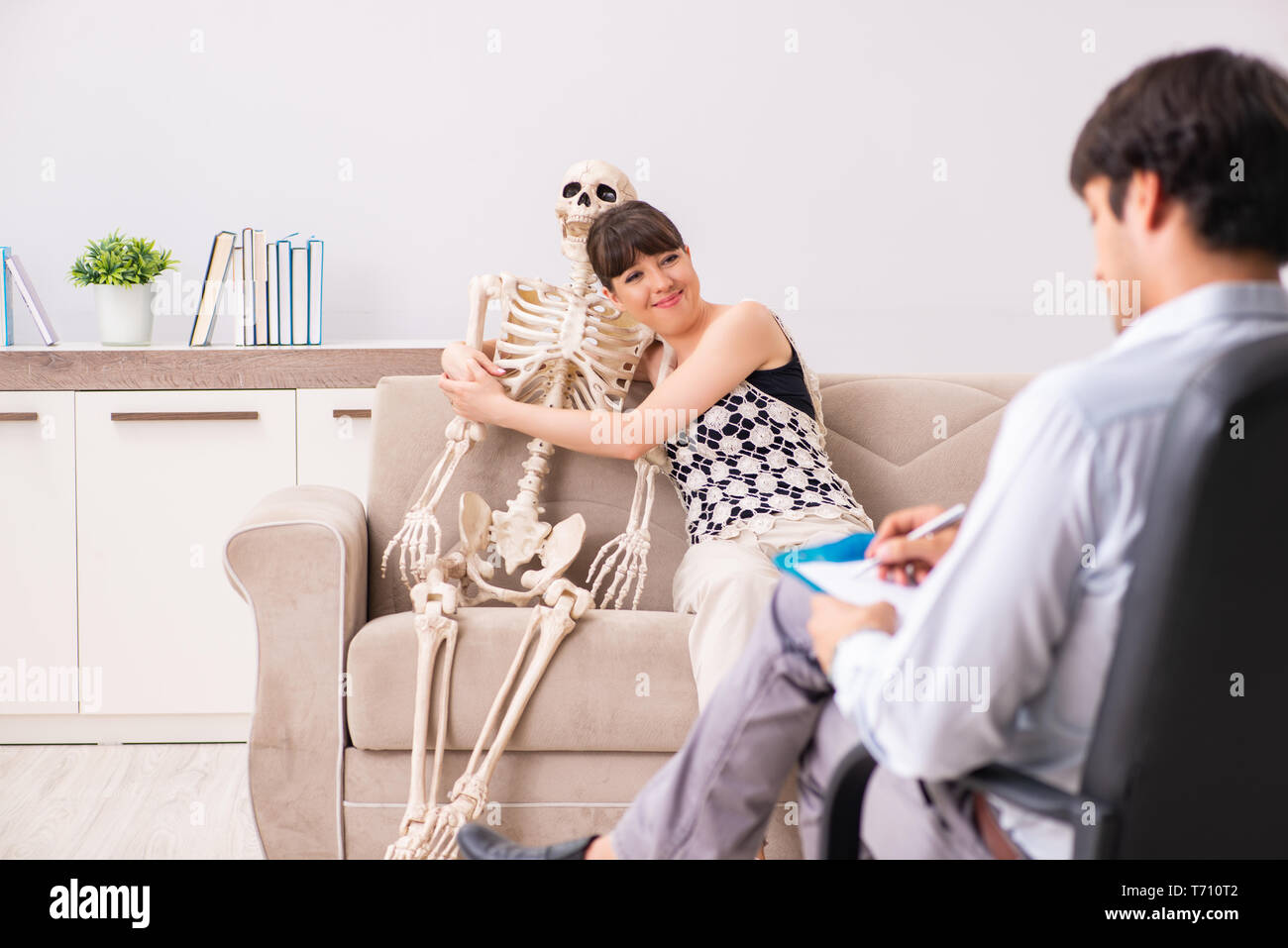 Young couple visiting psychologist hi-res stock photography and images ...