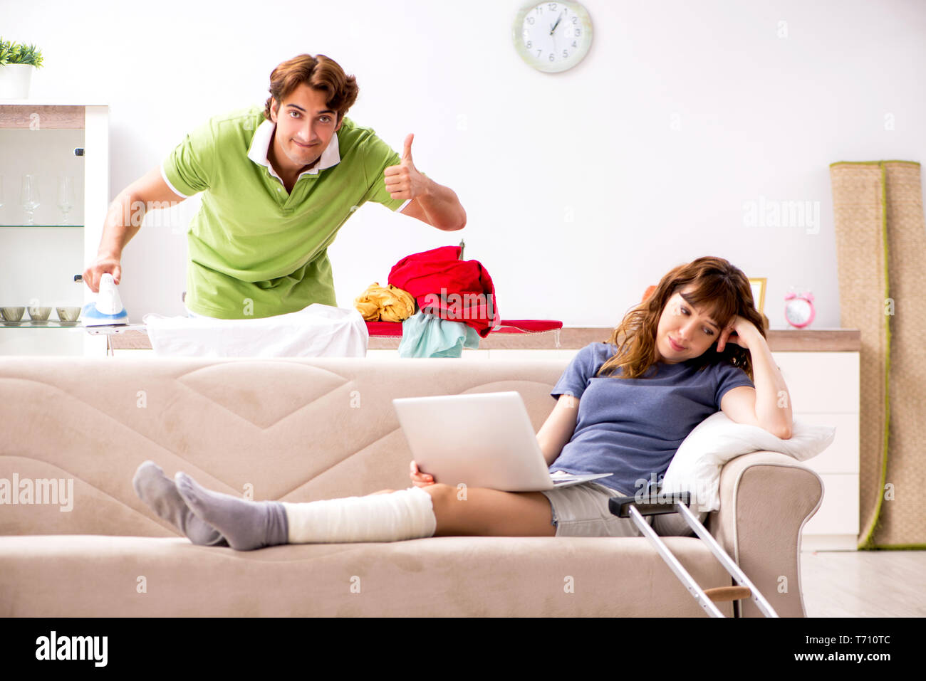 Woman with broken leg thumbs up hi-res stock photography and images - Alamy