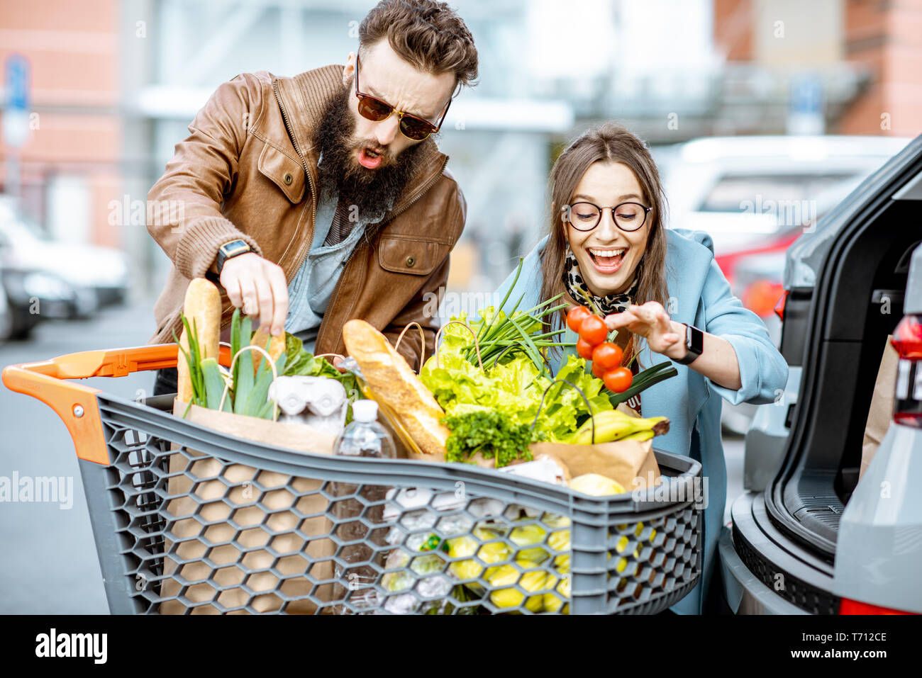 Healthy people food shopping hi-res stock photography and images - Alamy