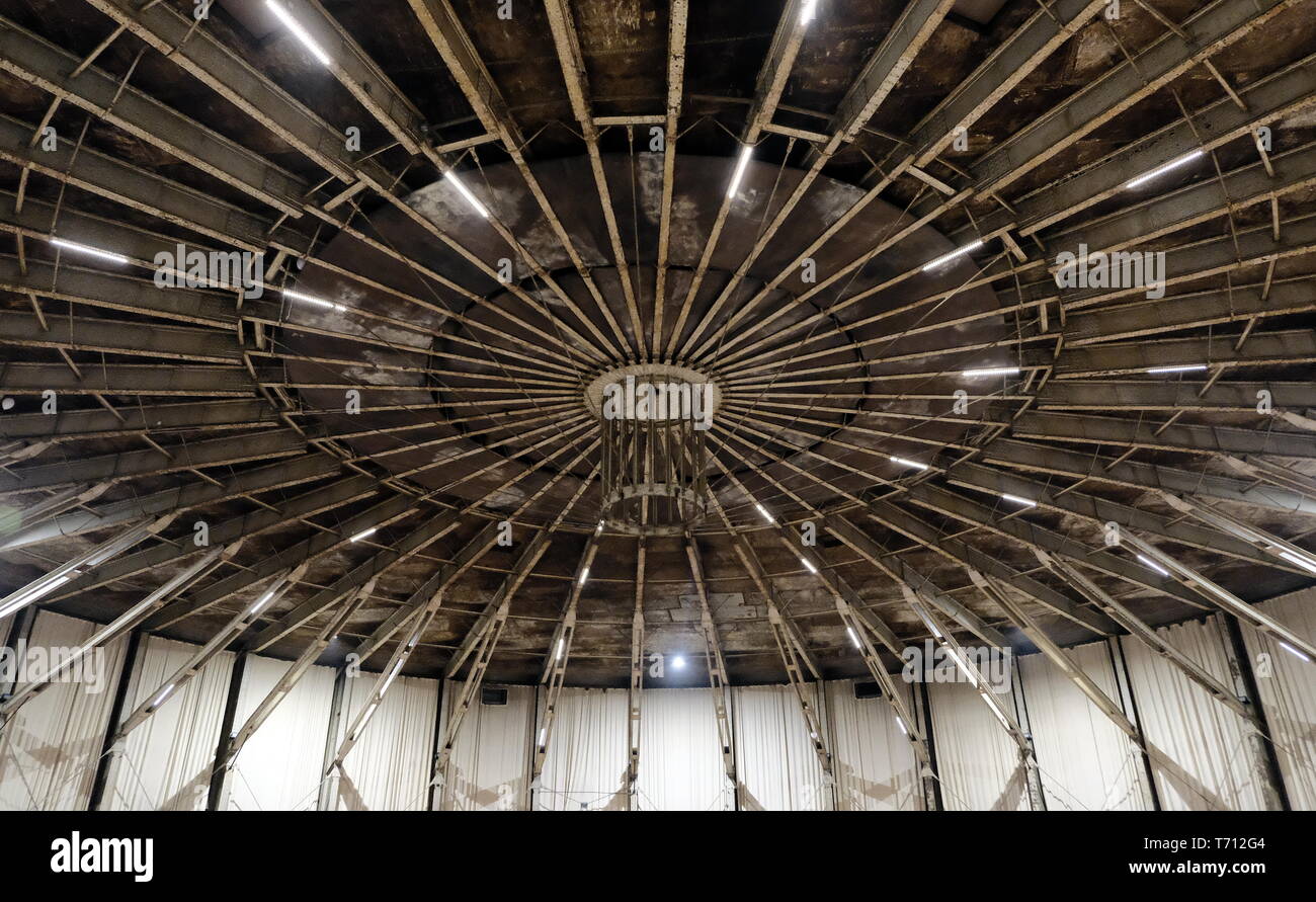 Round roof hi-res stock photography and images - Alamy