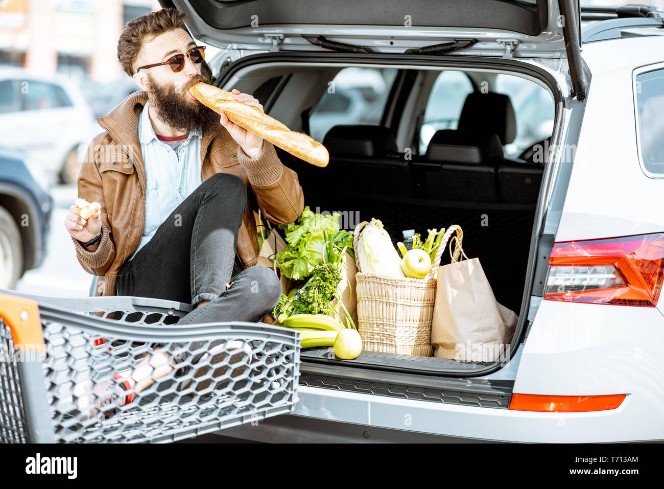 Man loading food hi-res stock photography and images - Alamy