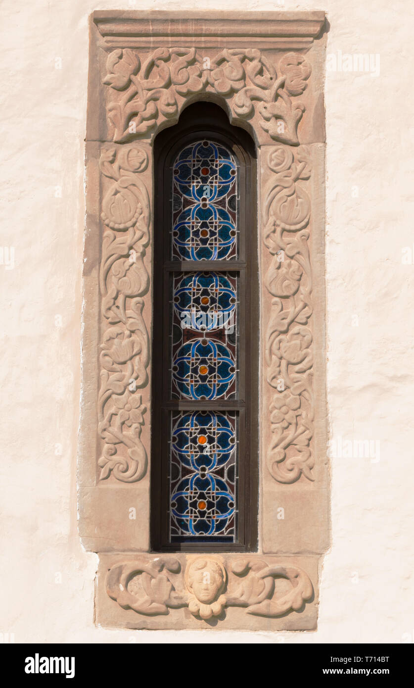 Stone carved windows hi-res stock photography and images - Alamy